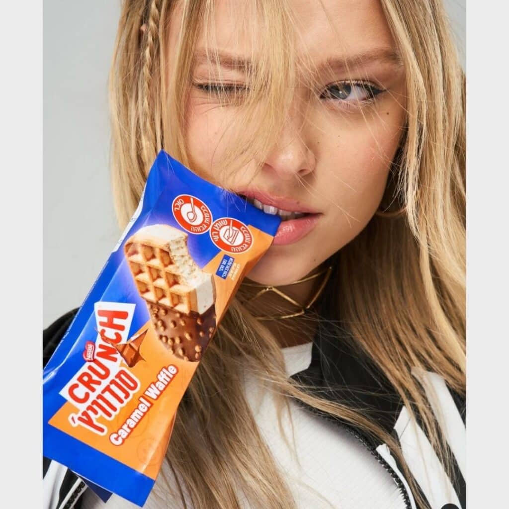 גלידה קראנץ' סנדוויץ' וופל קרמל | גלידה לנד >> גלידות מותגים מכל העולם!